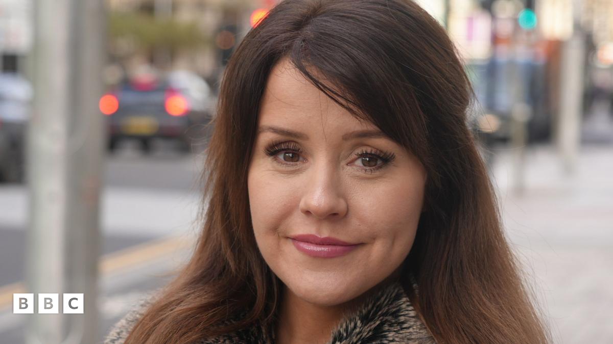 Sara Manchipp: 'Fy stelciwr wedi newid ei enw a cheisio lladd' - BBC ...