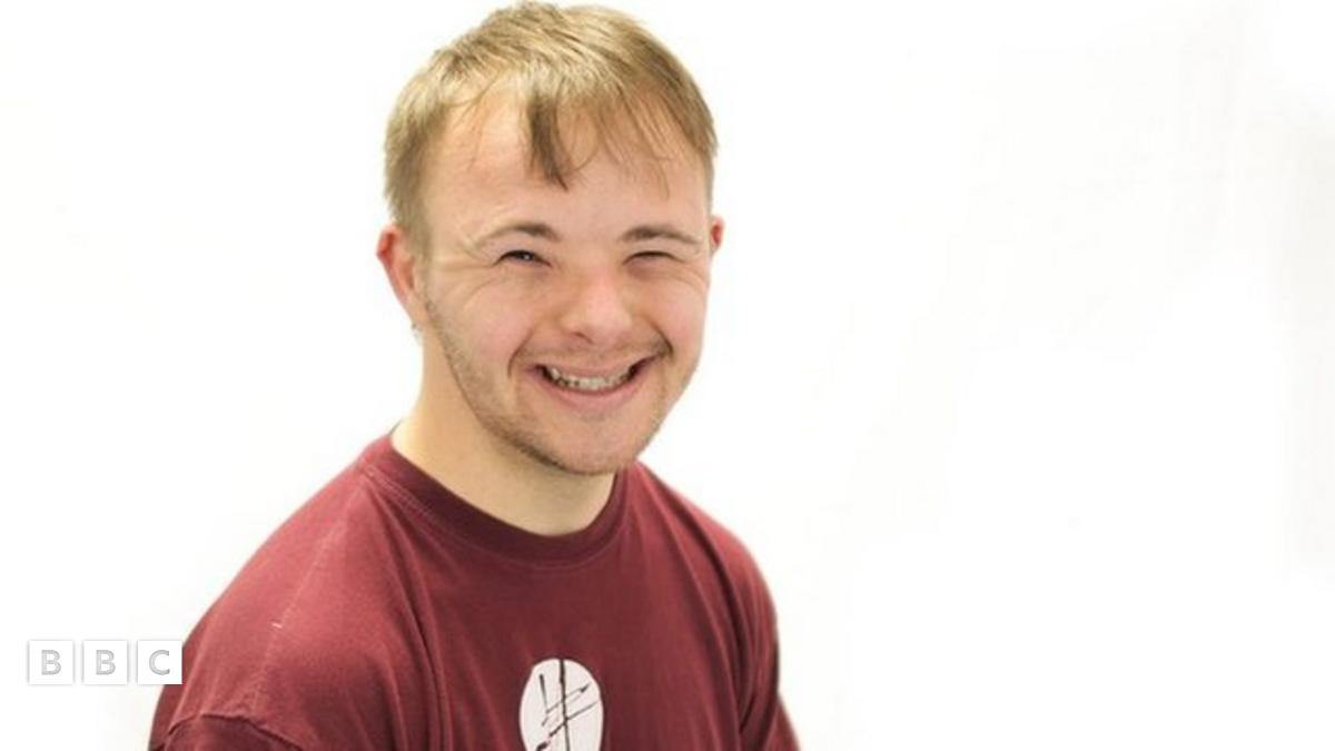 Pum munud gyda Justin Melluish, actor Craith - BBC Cymru Fyw