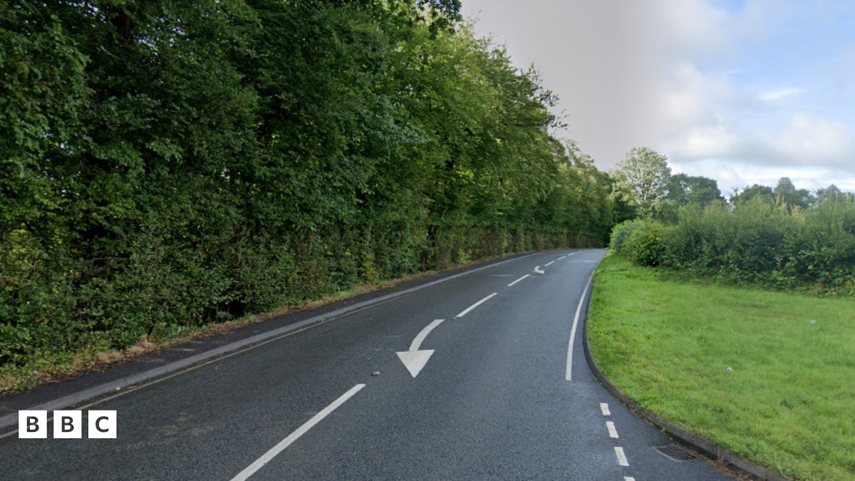 Dau berson wedi marw mewn gwrthdrawiad beic modur yn Sir Gâr - BBC ...