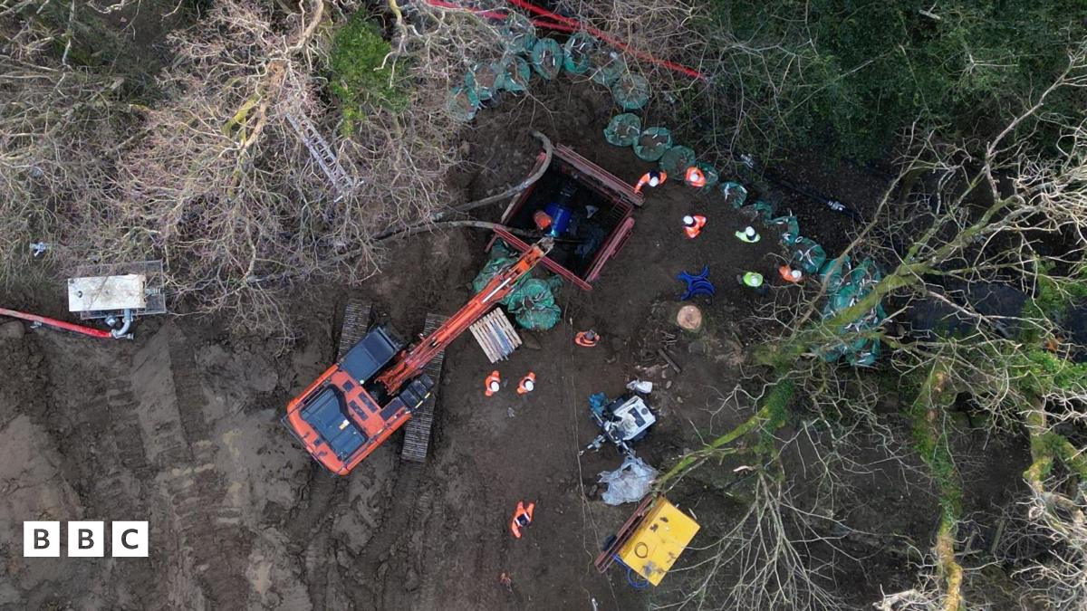 Dŵr Cymru: Cyflenwadau yn Sir Conwy wedi eu hadfer yn llawn - BBC Cymru Fyw