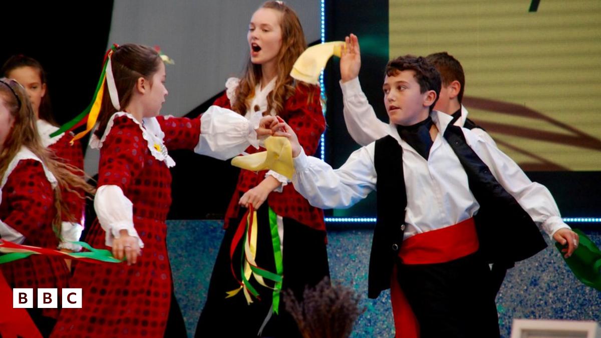 Lluniau: Gŵyl Cerdd Dant 2016 - BBC Cymru Fyw