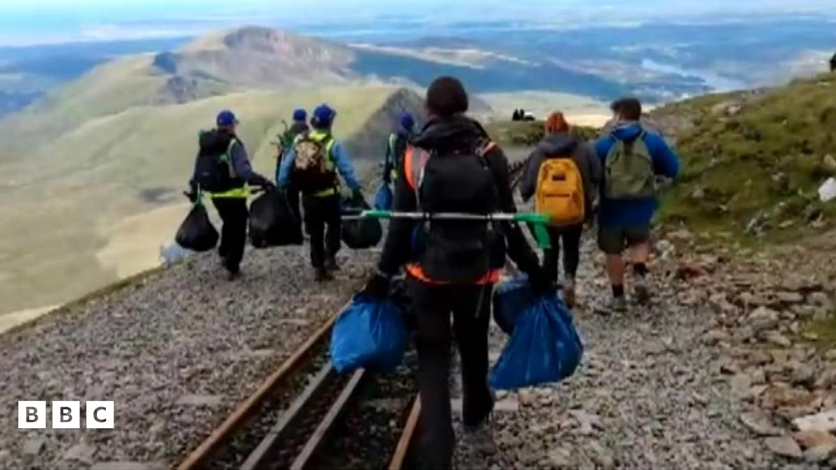 Neges gwirfoddolwyr sy'n clirio sbwriel ymwelwyr Eryri - BBC Cymru Fyw