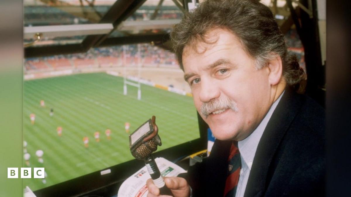 Teyrngedau i'r 'Cymro gorau i chwarae'r ddau gôd rygbi' - BBC Cymru Fyw