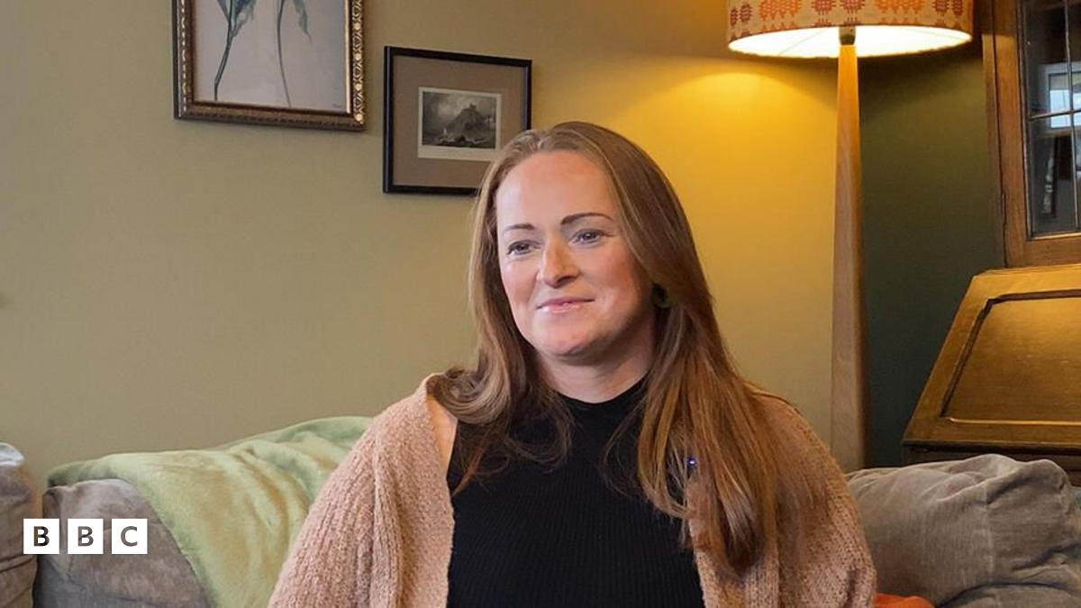 'Anwybyddwch y pwysau i gael Dolig perffaith' - BBC Cymru Fyw