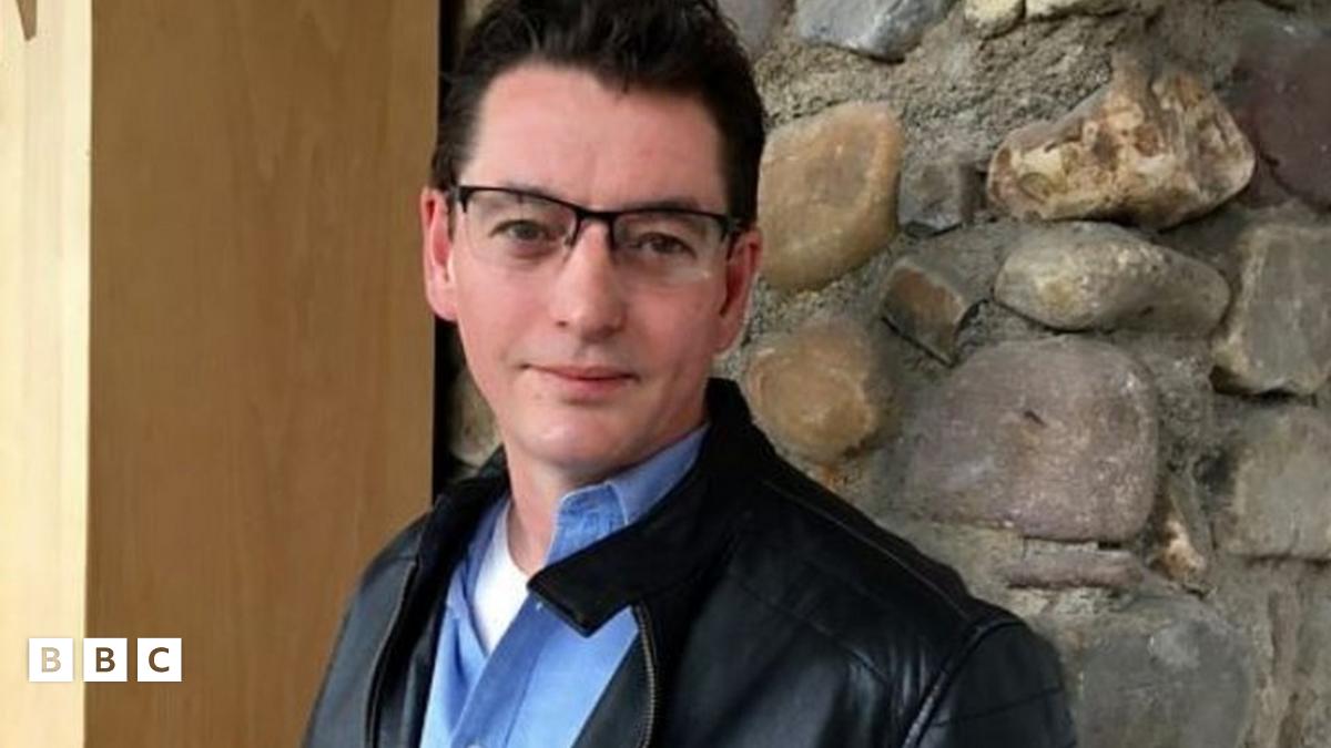 Iwan 'Iwcs' Roberts: Bywyd yn mynd yn ei flaen - BBC Cymru Fyw