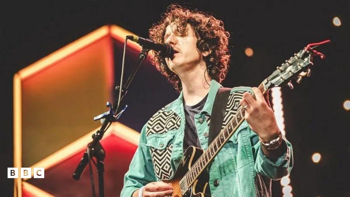 Cowbois Rhos Botwnnog yn ennill Albwm Cymraeg y Flwyddyn - BBC Cymru Fyw