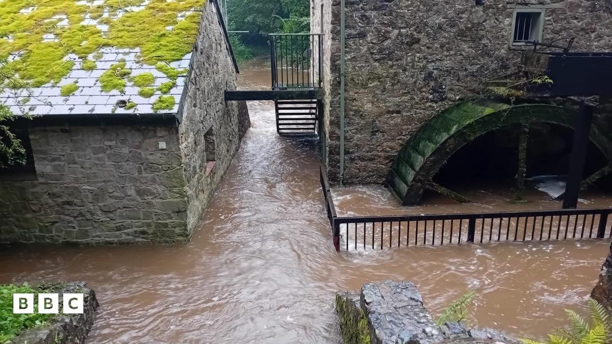 Sir Ddinbych: Parc Gwledig wedi gorfod cau yn sgil llifogydd - BBC ...