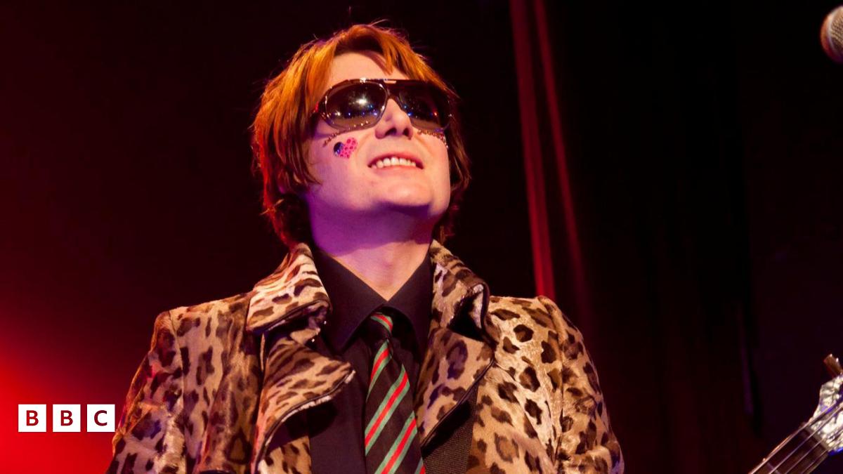 Aelod o’r Manics: 'Trist iawn' colli Sefydliad Glowyr y Coed Duon - BBC ...