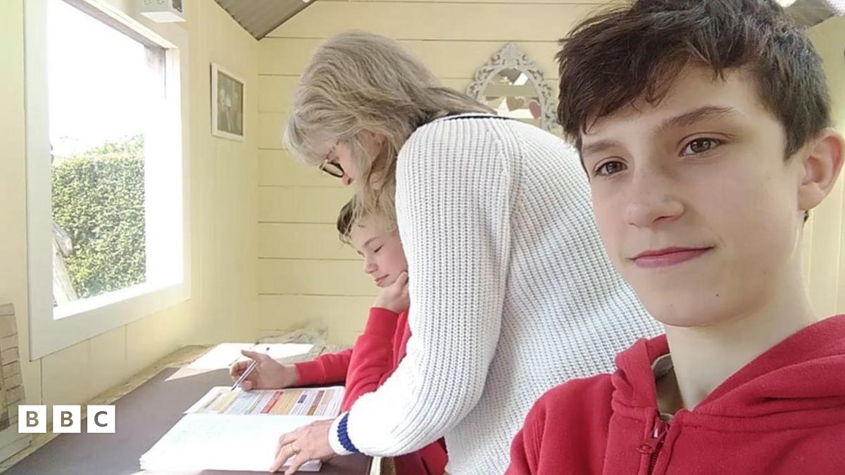 'Mam yw'r athrawes orau yn y byd' - BBC Cymru Fyw