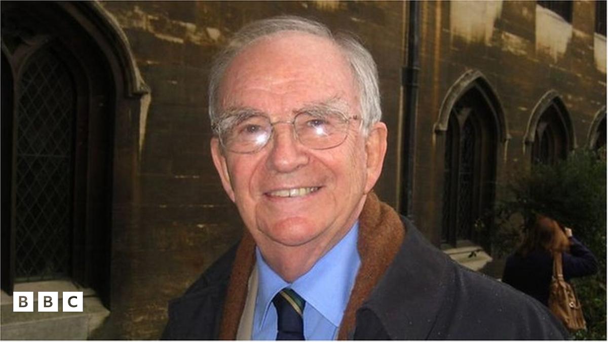 Y gwyddonydd, yr Athro Syr John Meurig Thomas, wedi marw - BBC Cymru Fyw