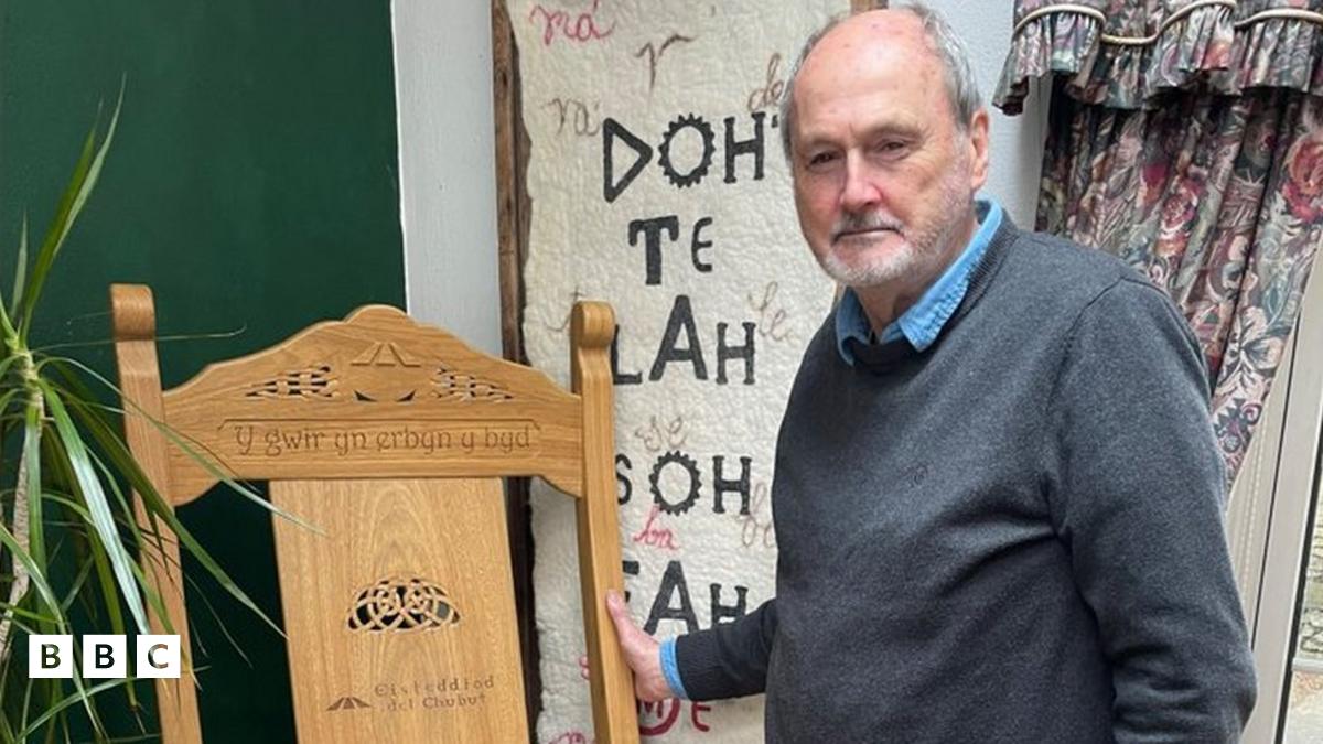 Cadair eisteddfod yn cyrraedd Cymru ddegawd yn hwyr - BBC Cymru Fyw