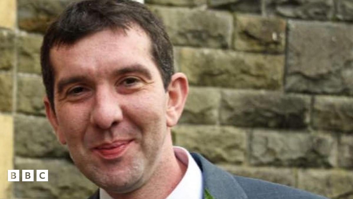 Gwasanaeth LGBT aml-ffydd Abertawe yn 'ddathliad' - BBC Cymru Fyw