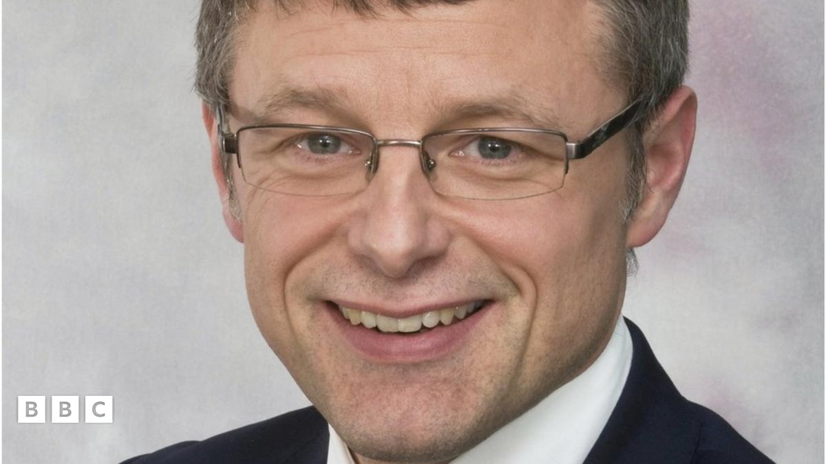 Prif Weithredwr newydd i fwrdd iechyd - BBC Cymru Fyw