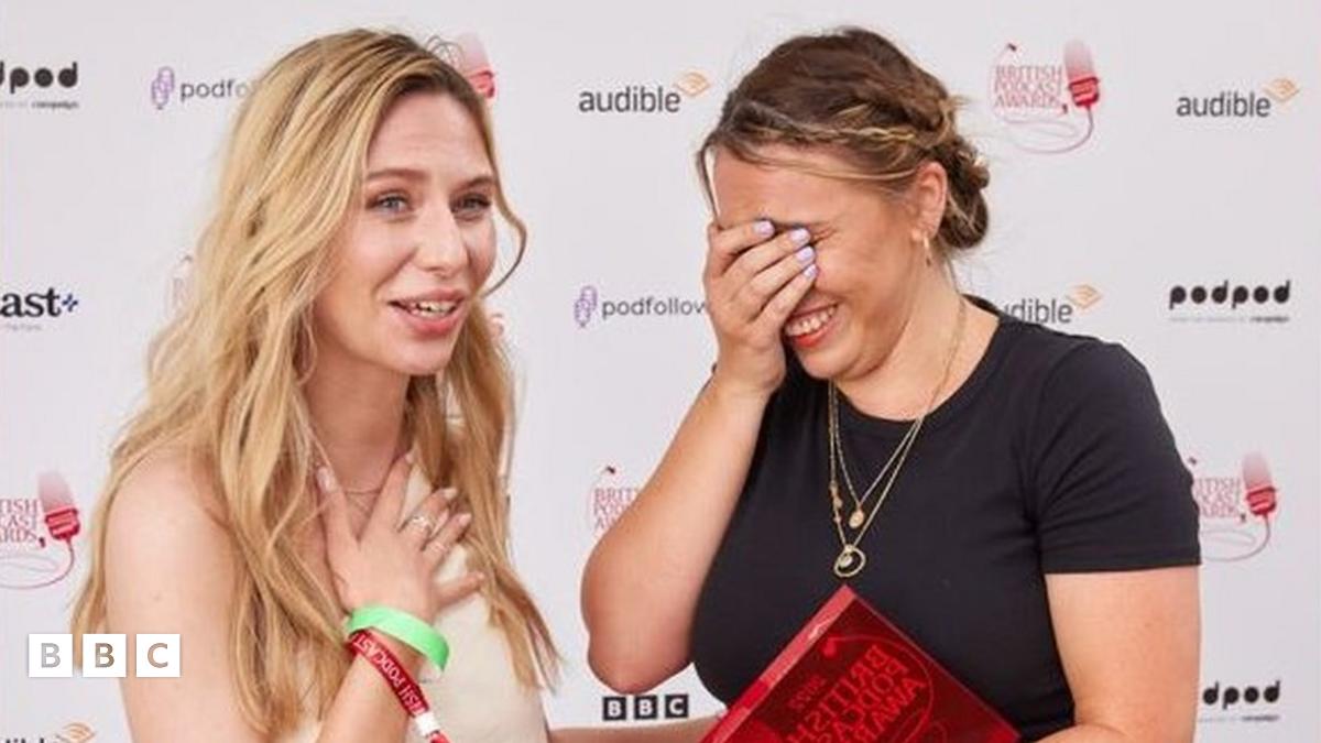 Croesawu tro pedol gwobrau podlediad am gategori Cymraeg - BBC Cymru Fyw