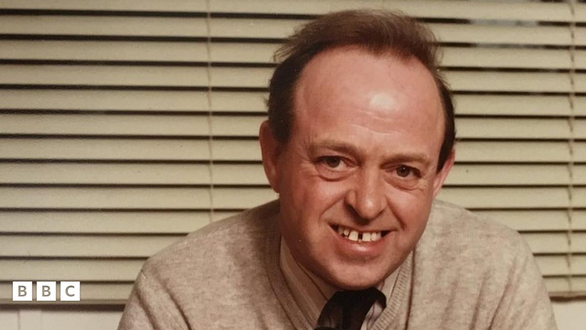 Teyrngedau i'r cynhyrchydd radio Elwyn Jones - BBC Cymru Fyw