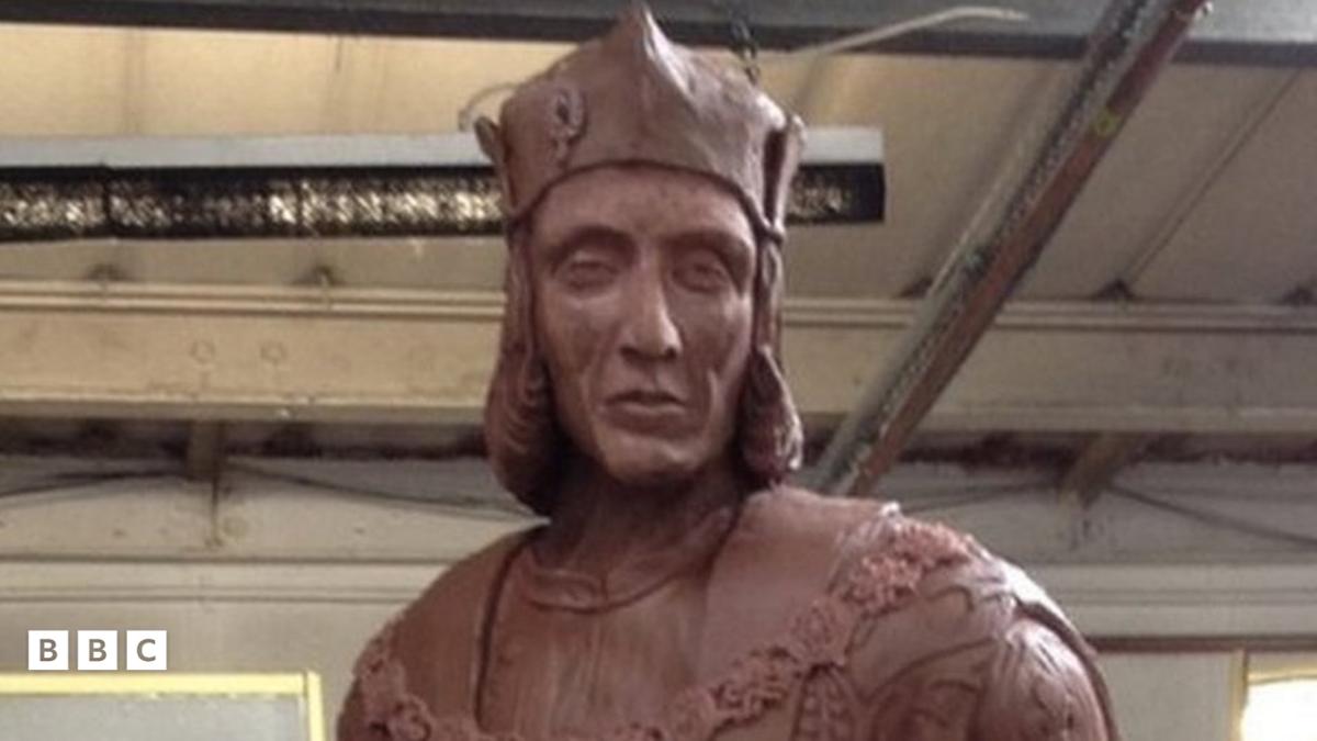 Cerflun o Harri VII ar ei ffordd i Benfro - BBC Cymru Fyw