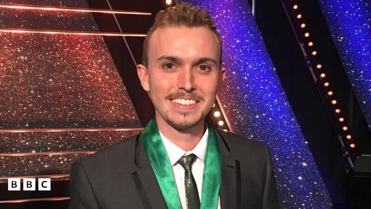 Cedron Siôn o Wynedd yn ennill Ysgoloriaeth Bryn Terfel - BBC Cymru Fyw