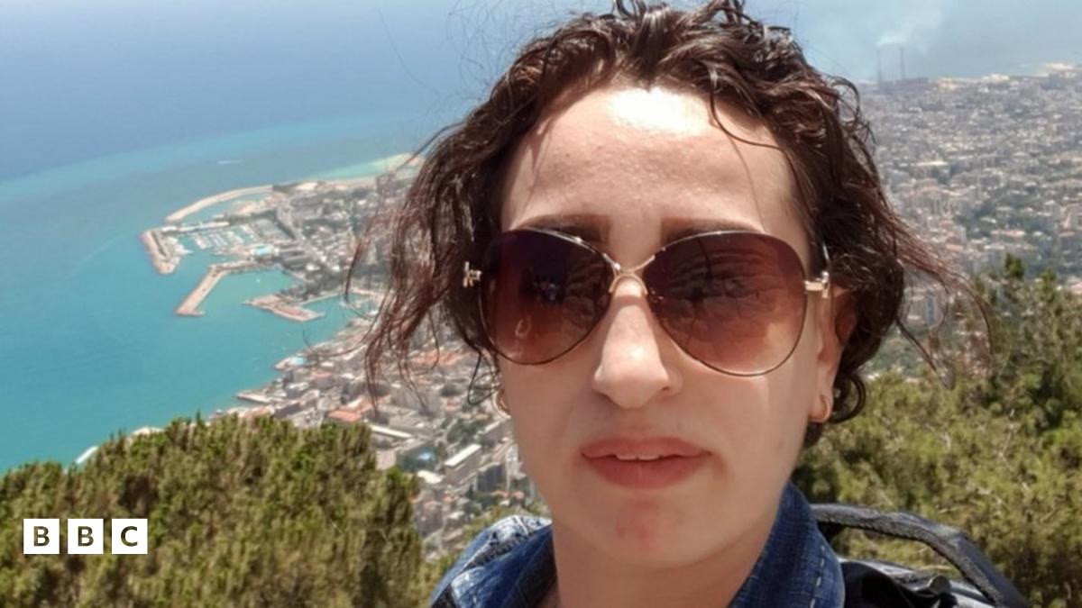 Ffoadur o Syria i ailhyfforddi fel athrawes yng Nghymru - BBC Cymru Fyw