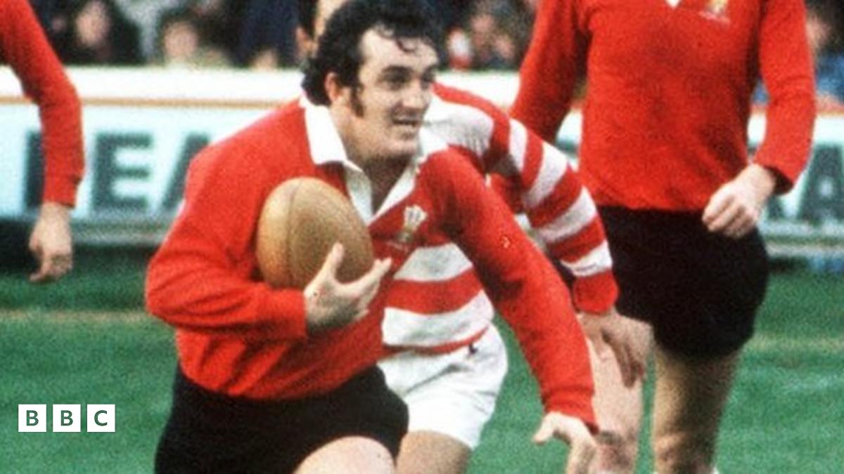 Teyrngedau i gyn-gapten rygbi Cymru, Phil Bennett - BBC Cymru Fyw