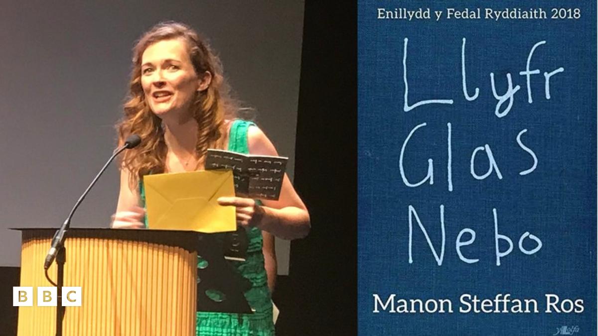 Cyfieithiad o Lyfr Glas Nebo yn ennill medal Carnegie - BBC Cymru Fyw