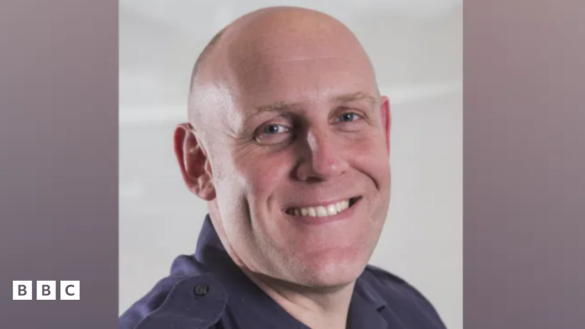 Pennaeth gwasanaeth tân y de yn 'fwli' yn ôl swyddog undeb - BBC Cymru Fyw