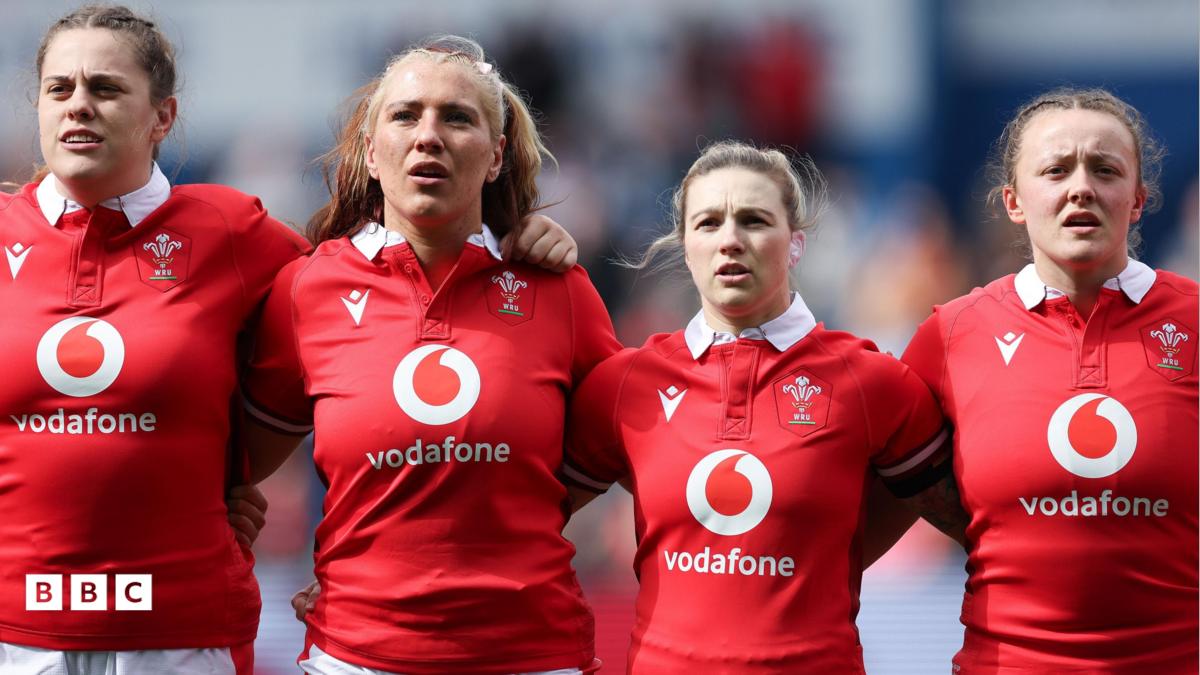 Undeb Rygbi Cymru'n ymddiheuro am drafodaethau cytundeb y merched - BBC ...