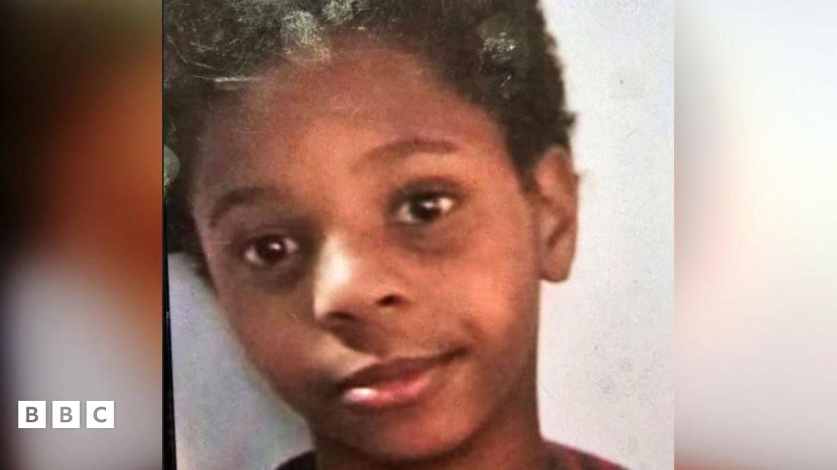 Apelio am fachgen 14 oed sydd ar goll ers Nos Galan - BBC Cymru Fyw