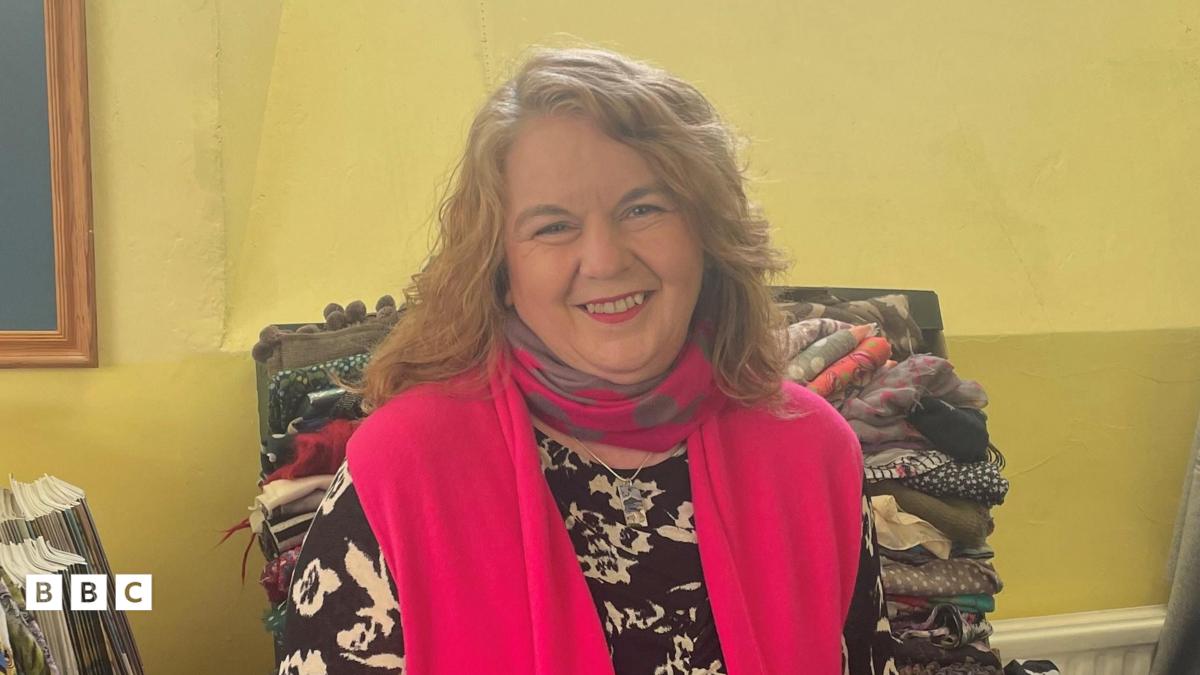 Bancio yn arfer bod yn 'hawdd' i elusennau - ond nid erbyn hyn - BBC ...