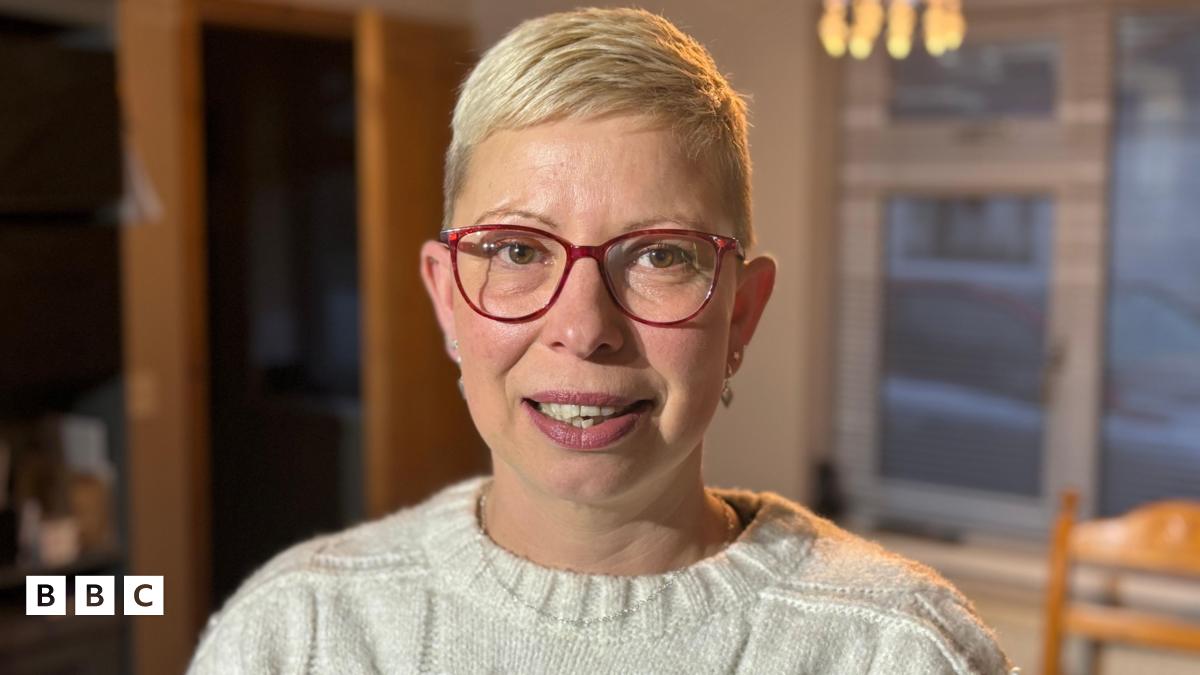 Cyflyrau cronig 'yn rhoi pwysau sylweddol ar y gwasanaeth iechyd' - BBC ...