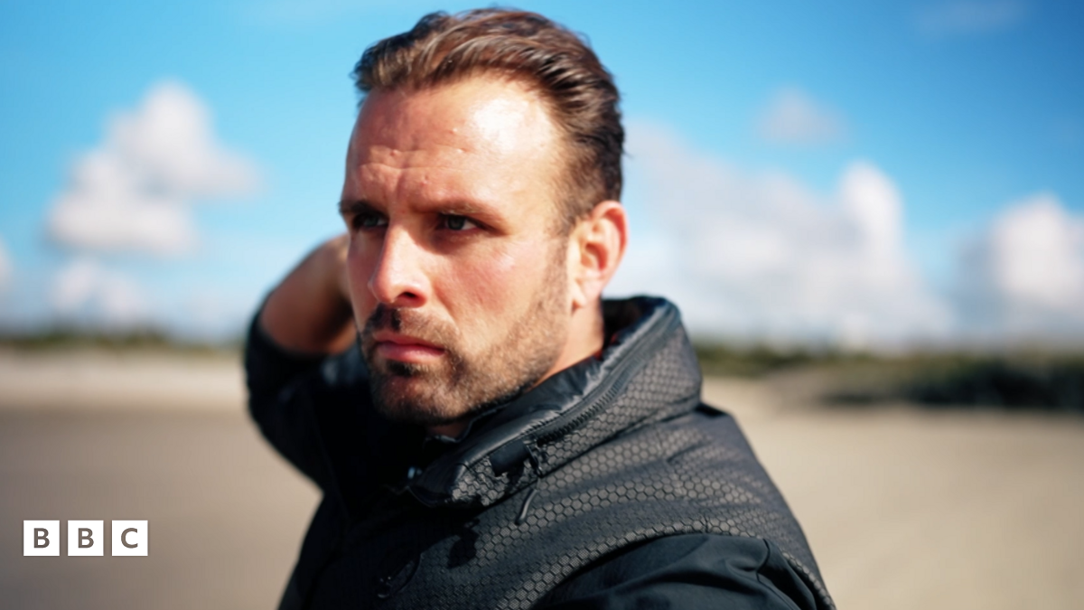 Aled Siôn Davies 'ddim wedi gorffen' er gwaethaf anaf difrifol - BBC Cymru Fyw