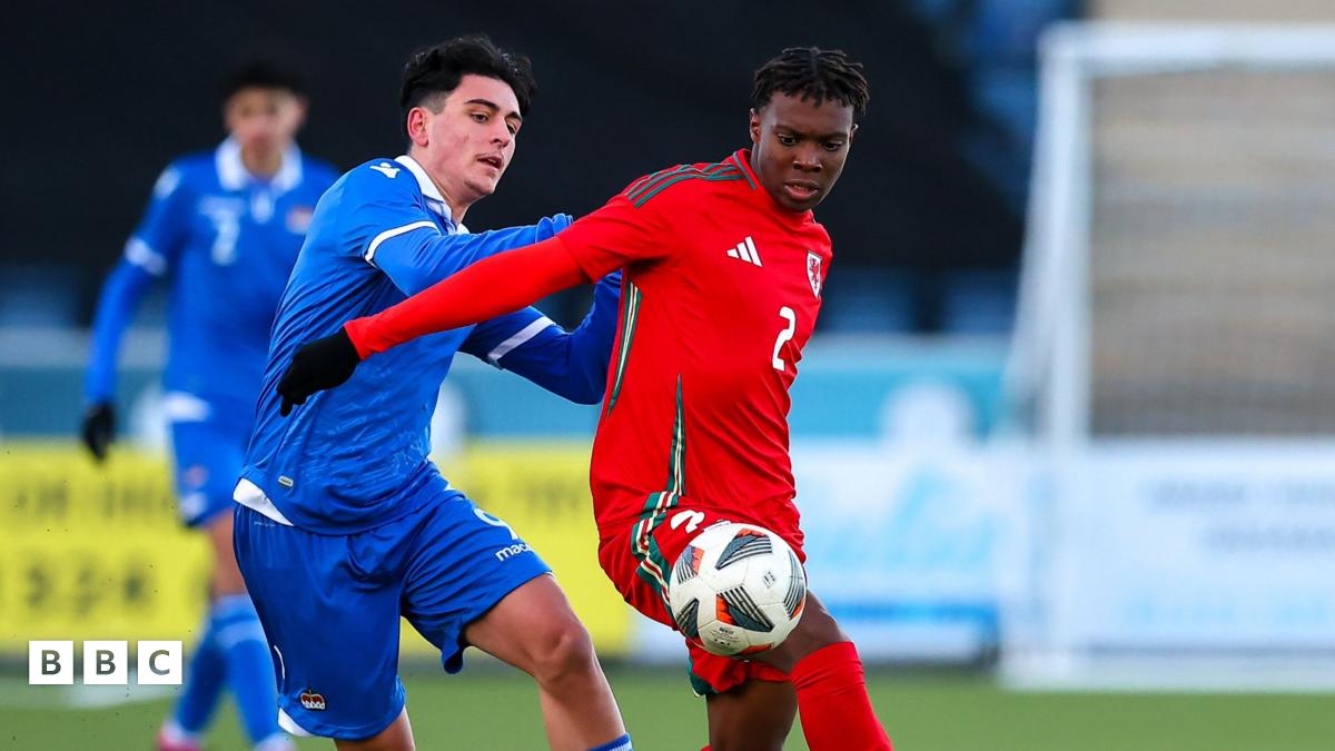 Kpakio, 18, yr enw newydd yng ngharfan Cymru - BBC Cymru Fyw