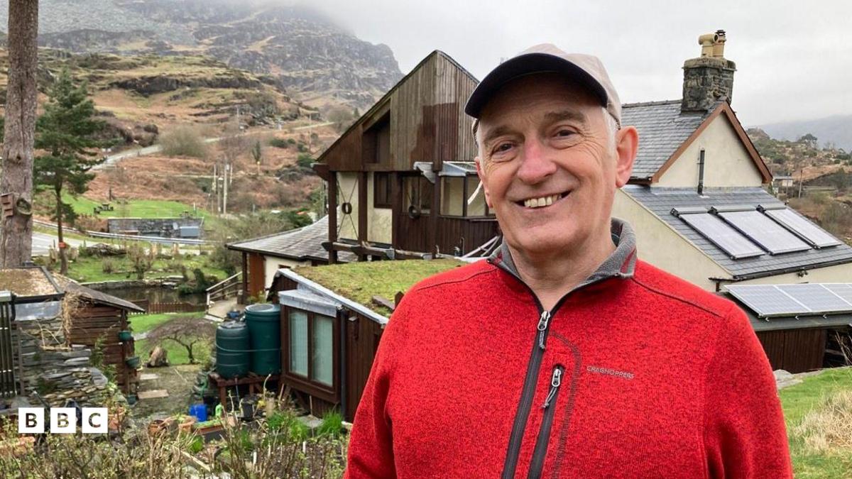 Twristiaeth: Galw am gymorth i osgoi 'dewis elw neu'r blaned' - BBC ...