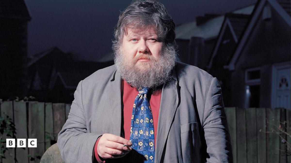 Lluniau: Papur newydd The Dynamic ac ardal Abertyleri - BBC Cymru Fyw