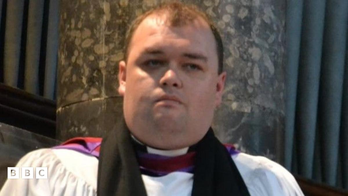 Llandudno: Cyn-gaplan yn cyfaddef creu delweddau anweddus o blant - BBC ...