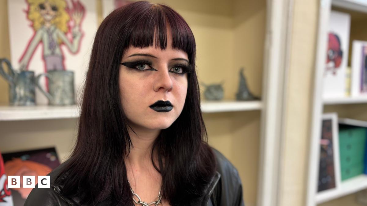 Technoleg rithwir yn gallu helpu lles pobl ifanc? - BBC Cymru Fyw