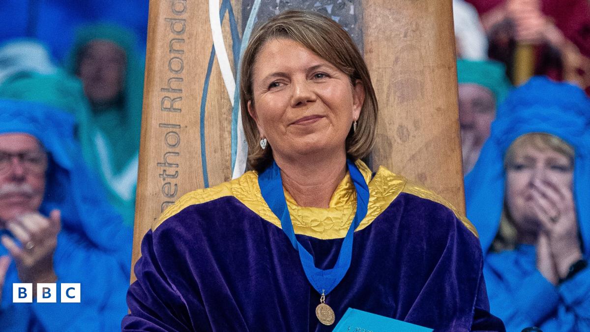 Eurgain Haf yn ennill Medal Ryddiaith Eisteddfod Rhondda Cynon Taf ...