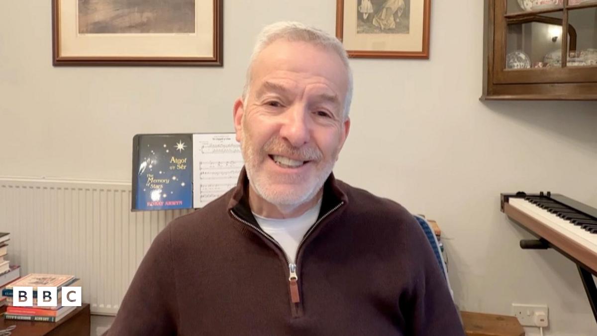 Robat Arwyn i arwain perfformiad o'i waith, Atgof y Sêr - BBC Cymru Fyw