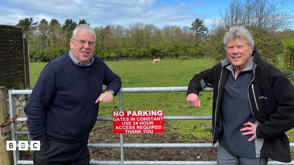 Llanfairpwll: Ymgais newydd i godi tai yn pryderu trigolion - BBC Cymru Fyw