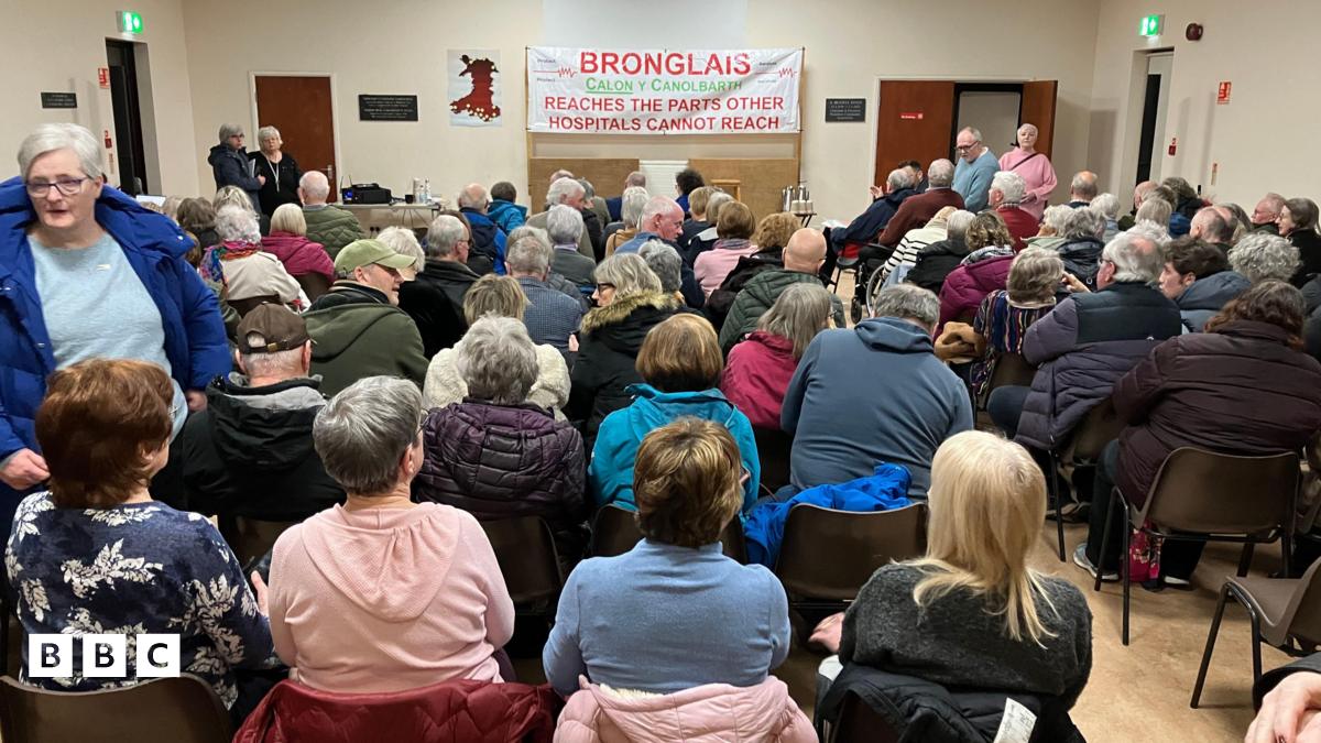 Ysbyty Bronglais: 'Rhaid ymladd' i gadw gwasanaethau yn Aberystwyth ...