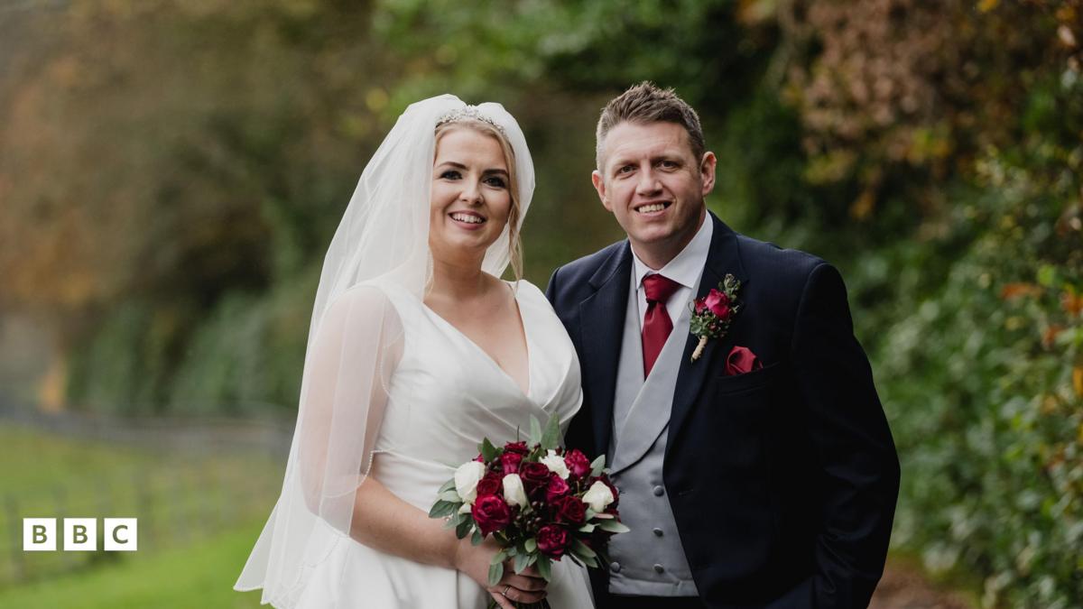 Priodas Pum Mil: Beth mae'r cyplau'n ei wneud nawr? - BBC Cymru Fyw