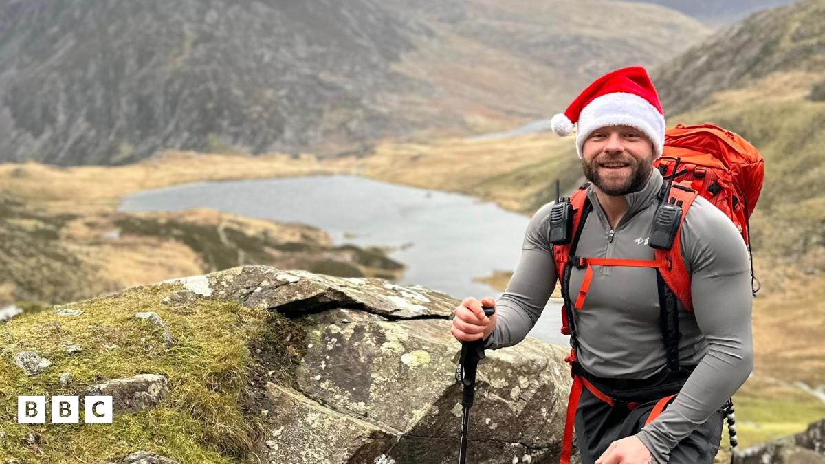 Dringo mynyddoedd Eryri 'yn codi calon' ar ddydd Nadolig - BBC Cymru Fyw