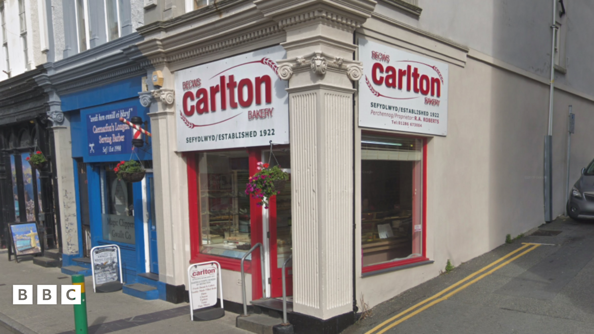Becws Carlton yng Nghaernarfon yn cau - BBC Cymru Fyw