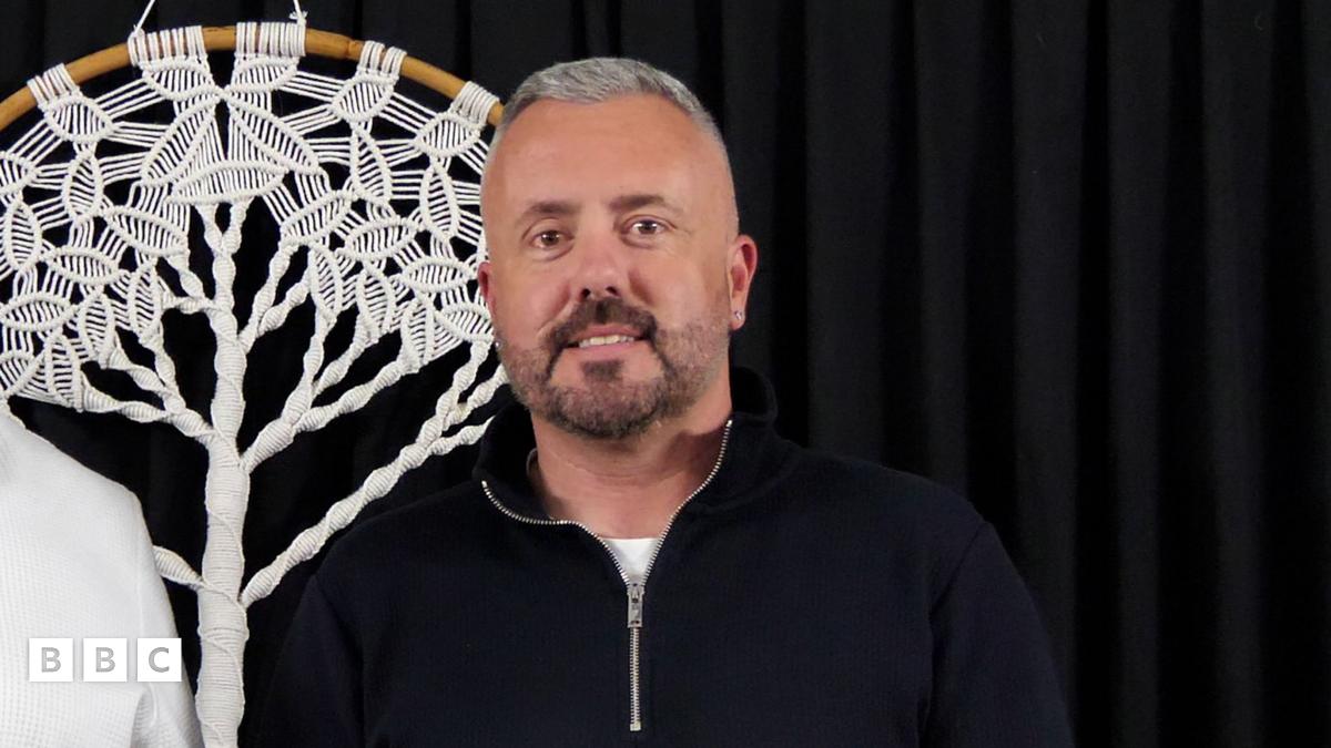 Islwyn Wyn Owen a'i waith fel cyfryngwr a seicig - BBC Cymru Fyw