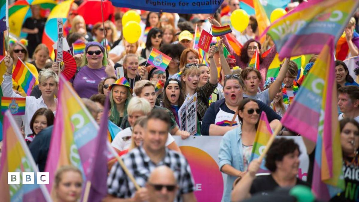 Mis Balchder 2024: Pam fod Balchder dal yn bwysig - BBC Cymru Fyw