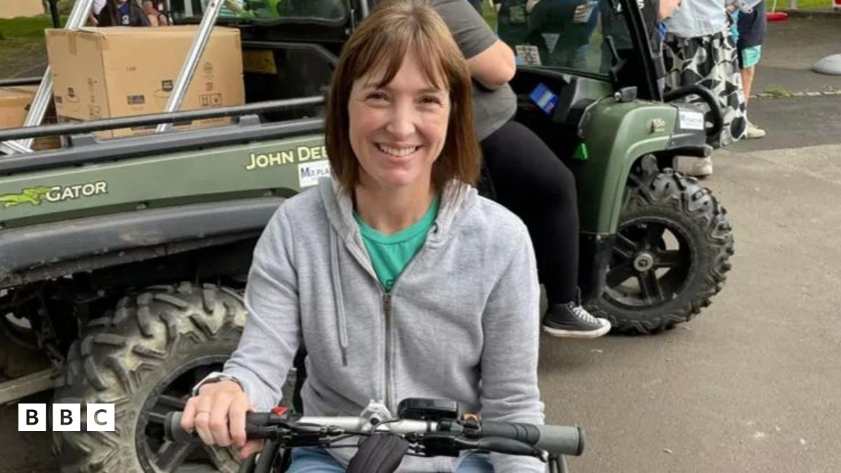 'Angen addasu ar gyfer Eisteddfod yng nghanol tref' - BBC Cymru Fyw