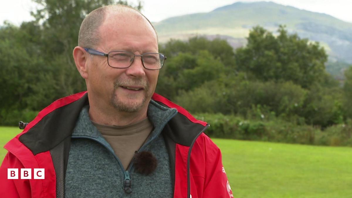 Gorsedd Cernyw yn derbyn Cymro o Lanrug i'w plith - BBC Cymru Fyw