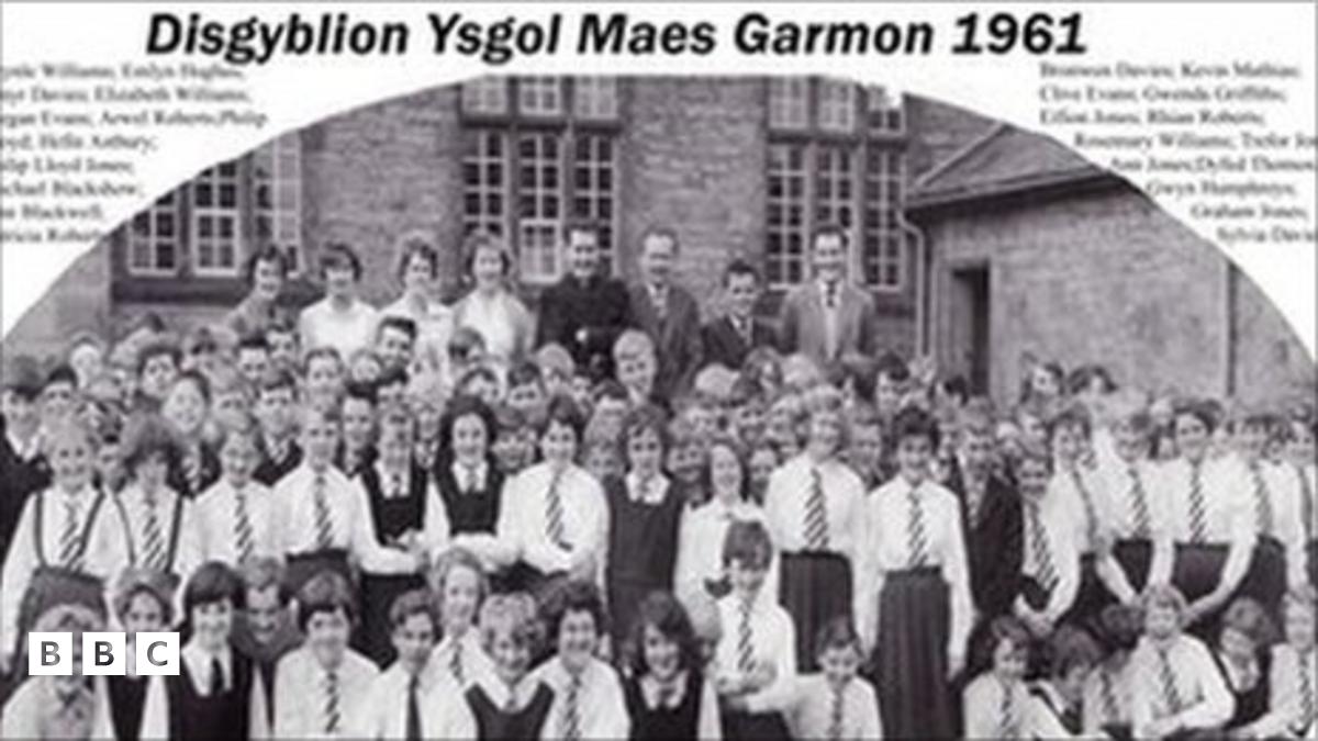 Un o'r ysgolion dwyieithog cynta yn dathlu 50 mlynedd - BBC Cymru Fyw