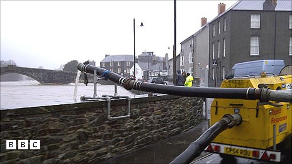 Profi amddiffynfeydd llifogydd - BBC Cymru Fyw