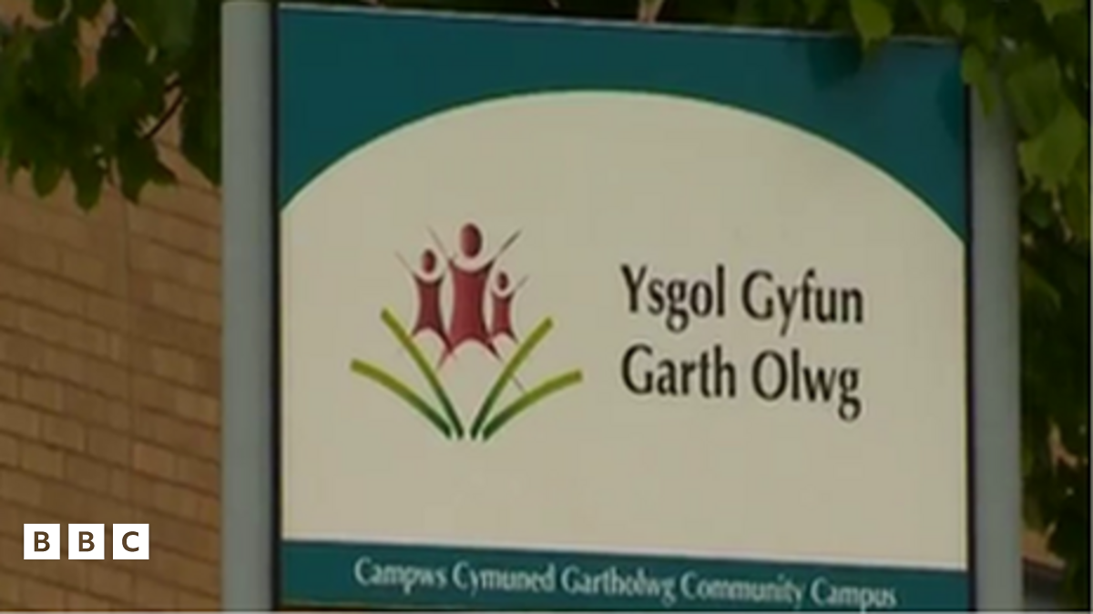 Pryder am fwrdd llywodraethwyr Ysgol Gyfun Garth Olwg - BBC Cymru Fyw