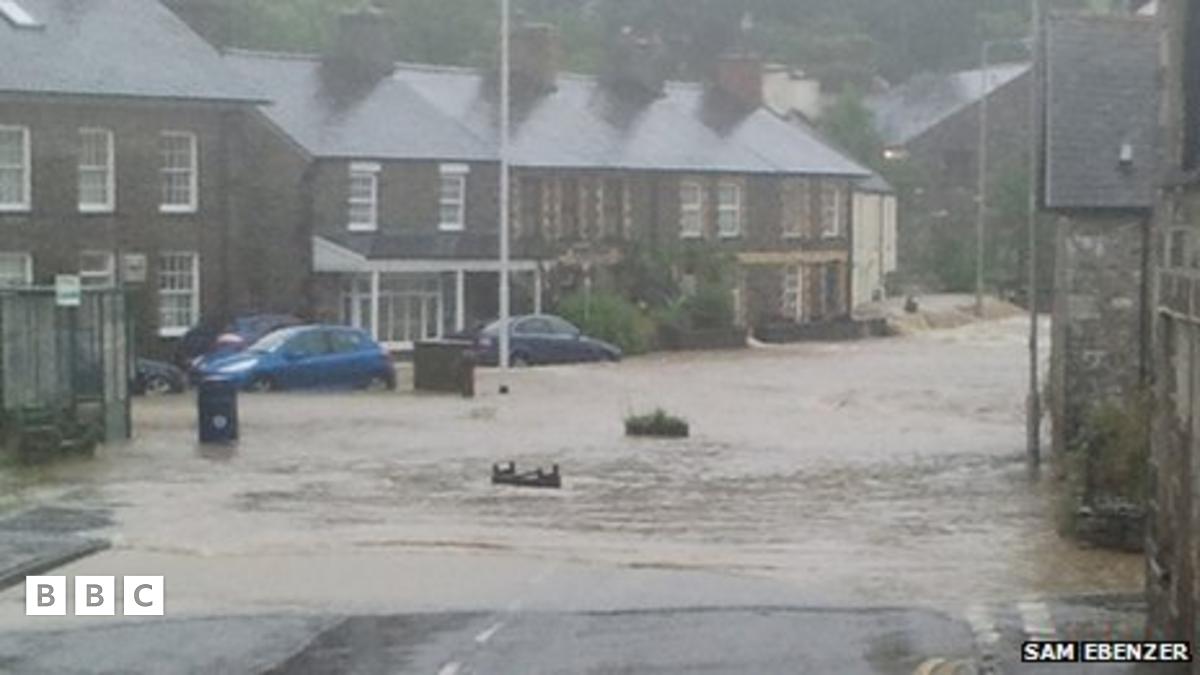 Rhybudd llifogydd mewn grym - BBC Cymru Fyw